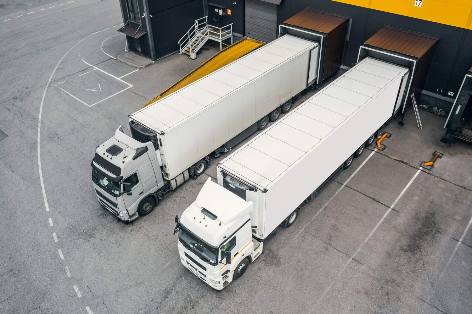 Understanding the role of trucking in the supply chain - Confast